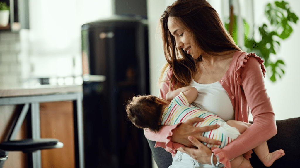 Pumping or Breastfeeding: Choosing The Right Feeding Method